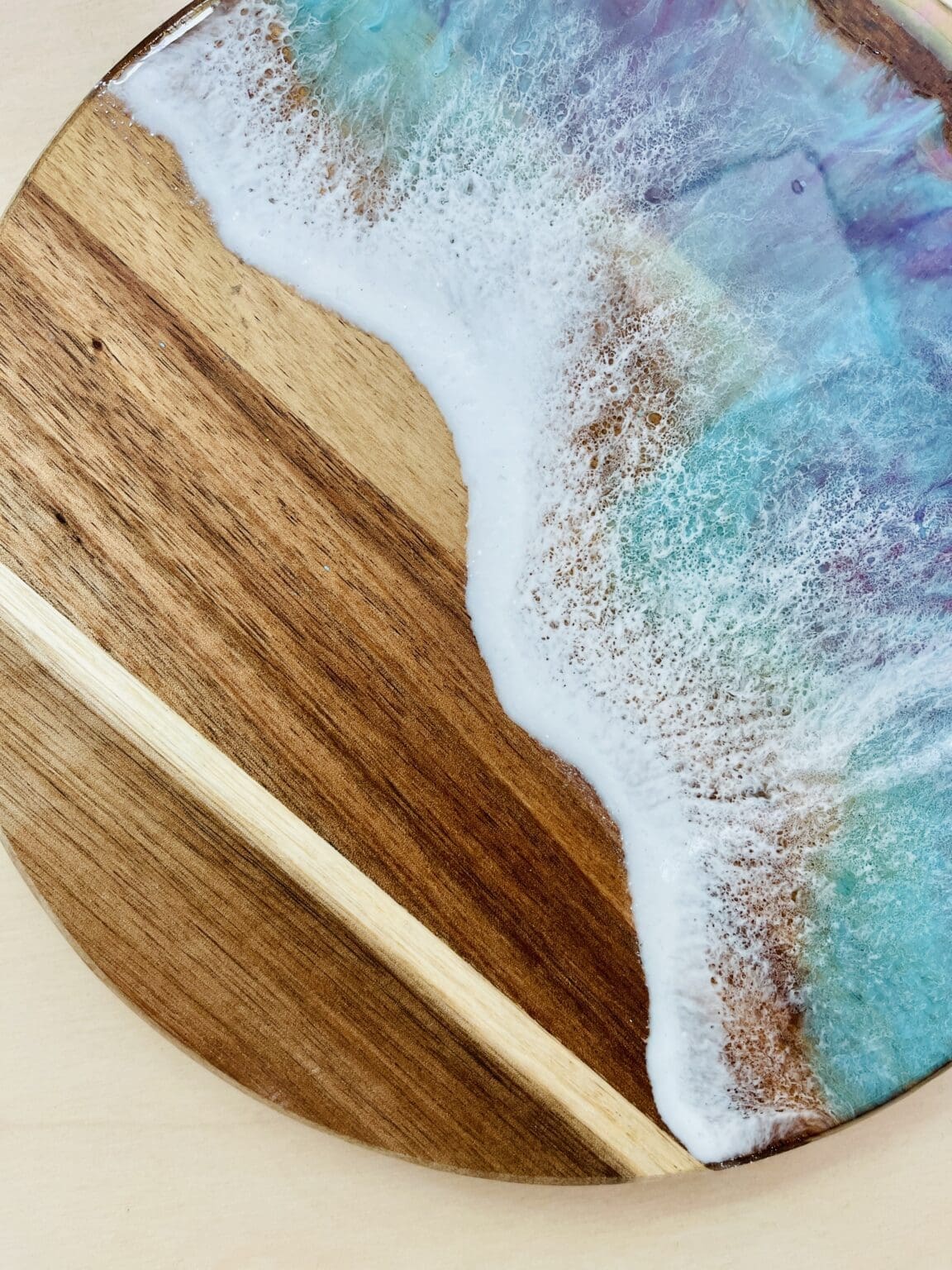 Resin Workshop: Rainbow Ocean Board - PaintEvents.ch