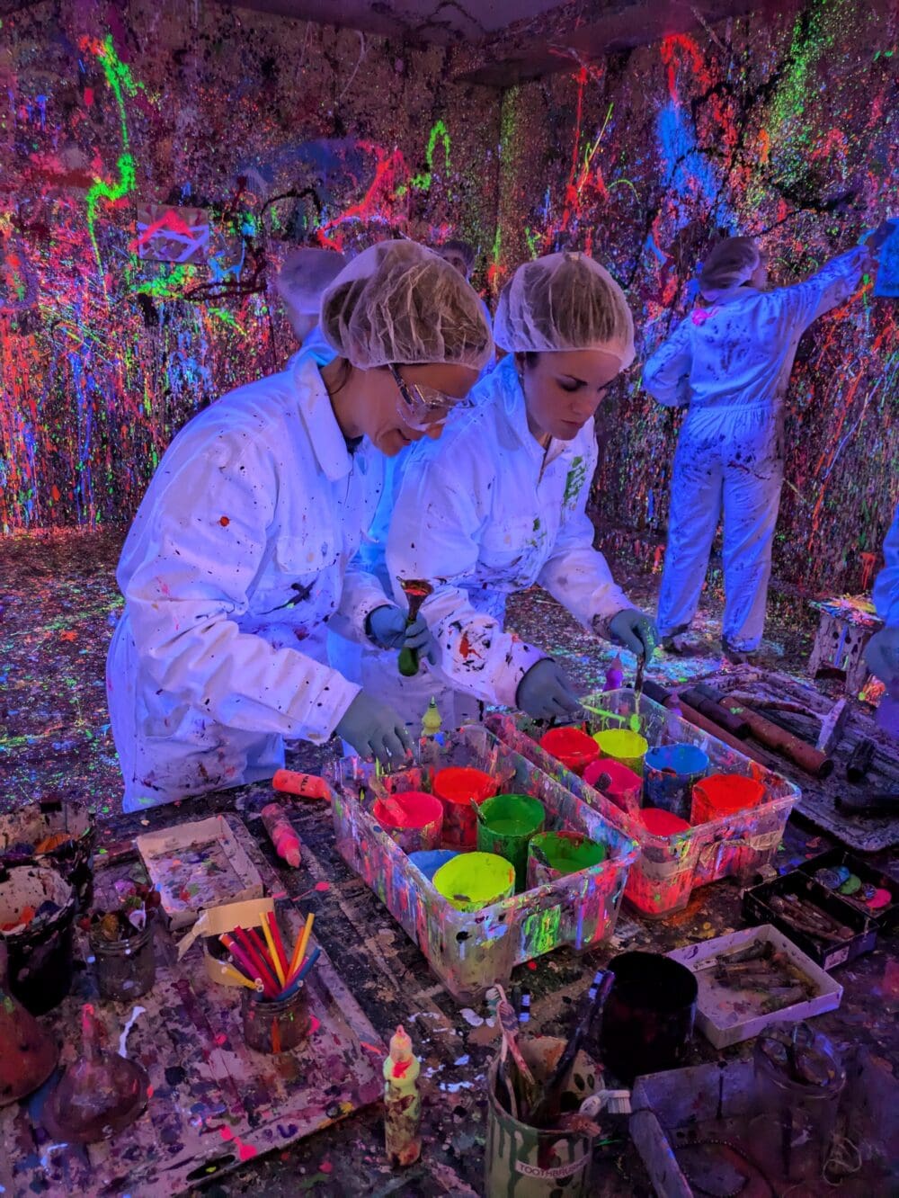 NEON Action Painting! - PaintEvents.ch